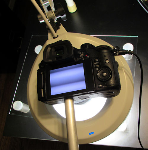 Circular Bulb Replacement in Desk Lamp - Robot Room